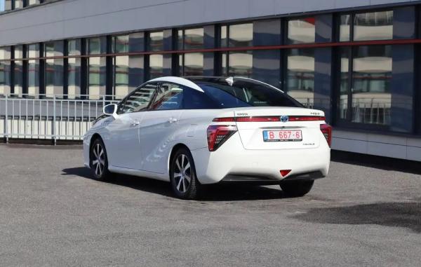 Toyota Mirai 2020 in Riga, with an engine capacity of 0.00 L and mileage of 49 thousand km for 6980 €, photo 4 on AUTOMOTO.COM.LV