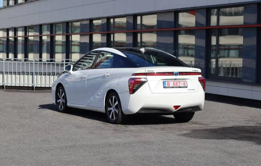 Toyota Mirai 2020 in Riga, with an engine capacity of 0.00 L and mileage of 49 thousand km for 6980 €, photo 5 on AUTOMOTO.COM.LV