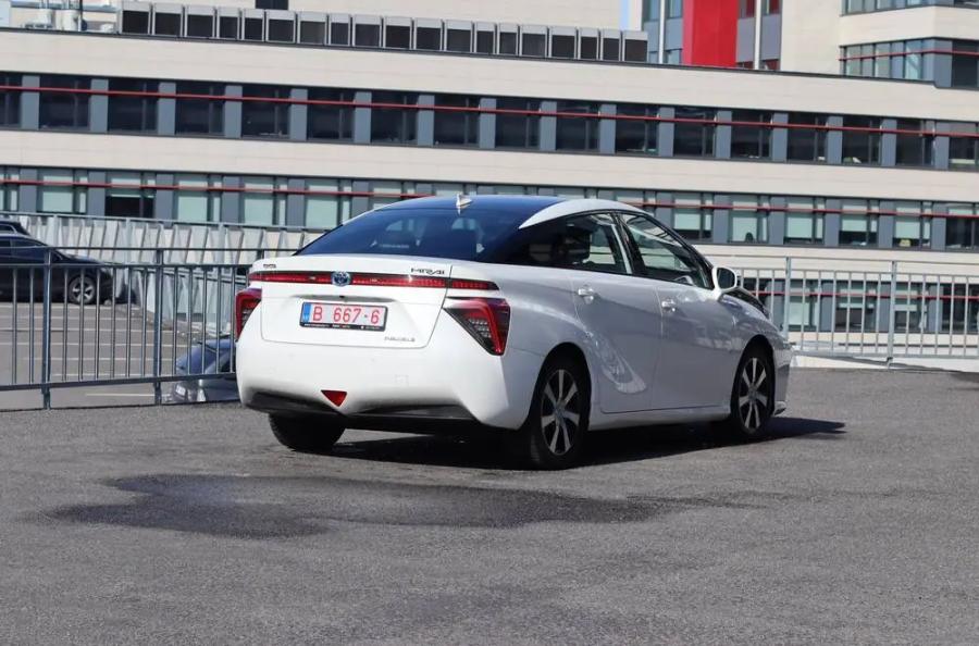 Toyota Mirai 2020 in Riga, with an engine capacity of 0.00 L and mileage of 49 thousand km for 6980 €, photo 7 on AUTOMOTO.COM.LV