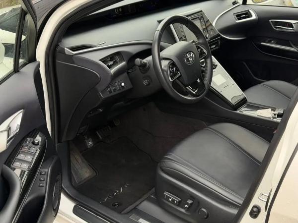 Toyota Mirai 2020 in Riga, with an engine capacity of 0.00 L and mileage of 49 thousand km for 6980 €, photo 7 on AUTOMOTO.COM.LV