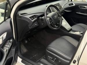 Toyota Mirai 2020 in Riga, with an engine capacity of 0.00 L and mileage of 49 thousand km for 6980 €, photo 8 on AUTOMOTO.COM.LV
