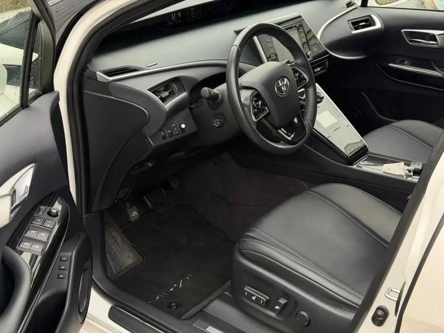 Toyota Mirai 2020 in Riga, with an engine capacity of 0.00 L and mileage of 49 thousand km for 6980 €, photo 8 on AUTOMOTO.COM.LV