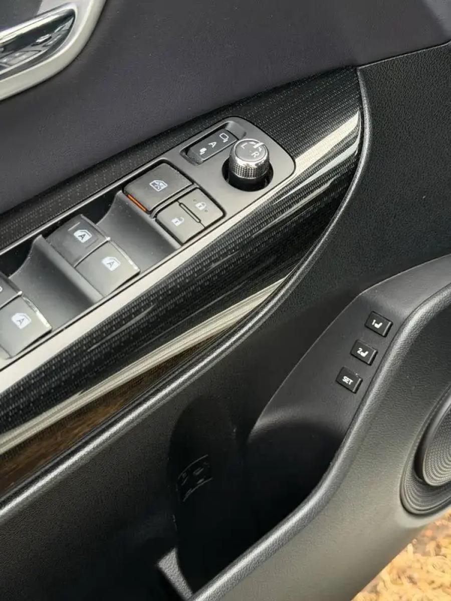 Toyota Mirai 2020 in Riga, with an engine capacity of 0.00 L and mileage of 49 thousand km for 6980 €, photo 10 on AUTOMOTO.COM.LV