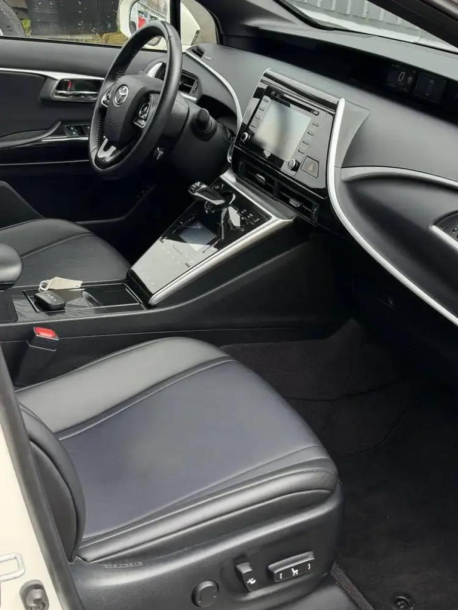 Toyota Mirai 2020 in Riga, with an engine capacity of 0.00 L and mileage of 49 thousand km for 6980 €, photo 12 on AUTOMOTO.COM.LV