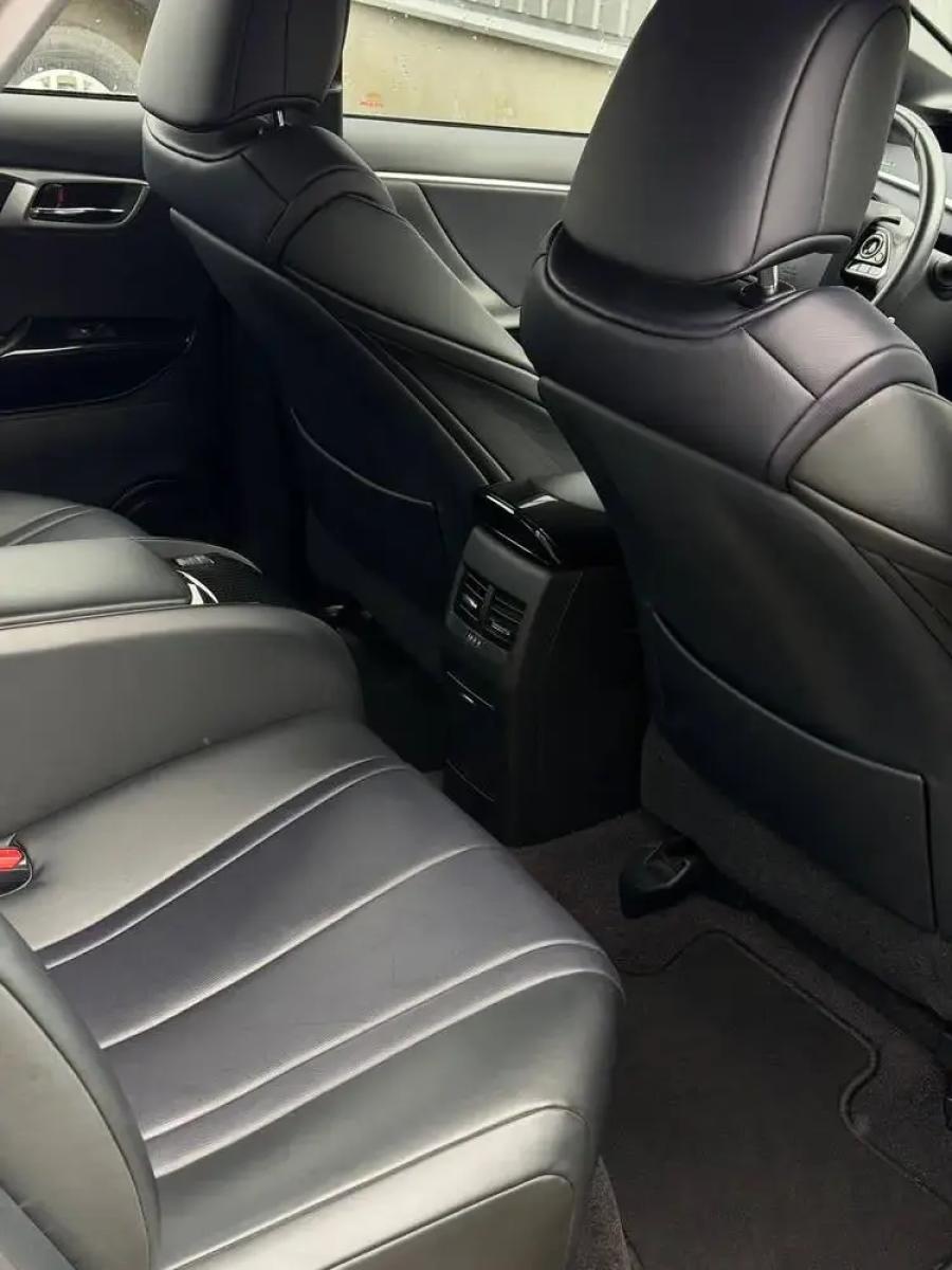 Toyota Mirai 2020 in Riga, with an engine capacity of 0.00 L and mileage of 49 thousand km for 6980 €, photo 14 on AUTOMOTO.COM.LV