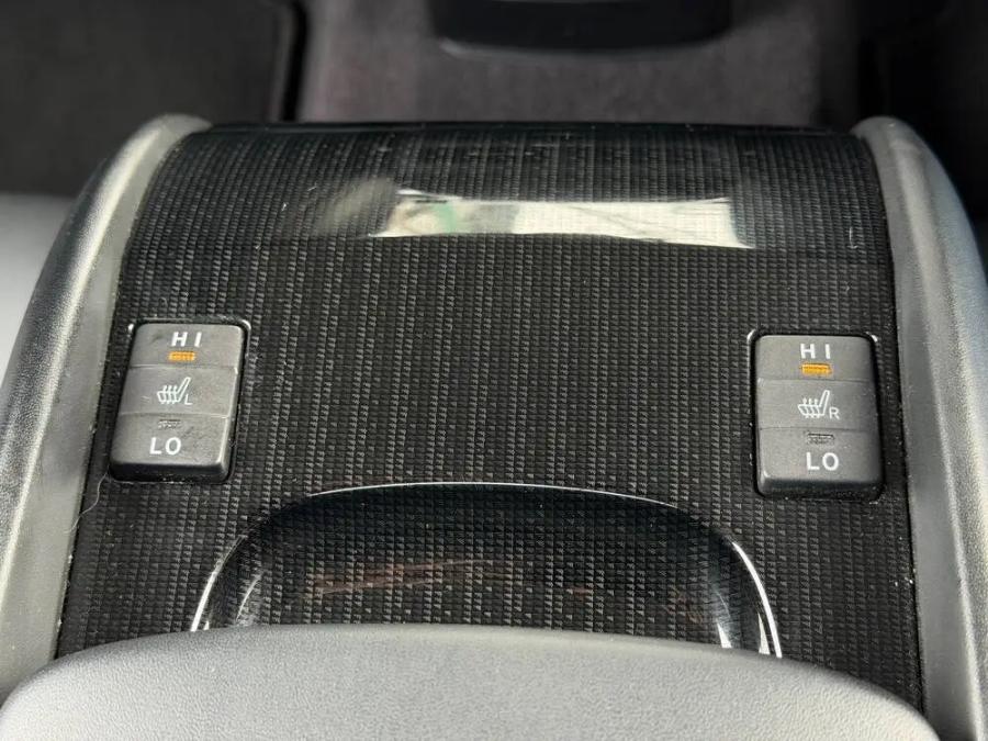 Toyota Mirai 2020 in Riga, with an engine capacity of 0.00 L and mileage of 49 thousand km for 6980 €, photo 15 on AUTOMOTO.COM.LV