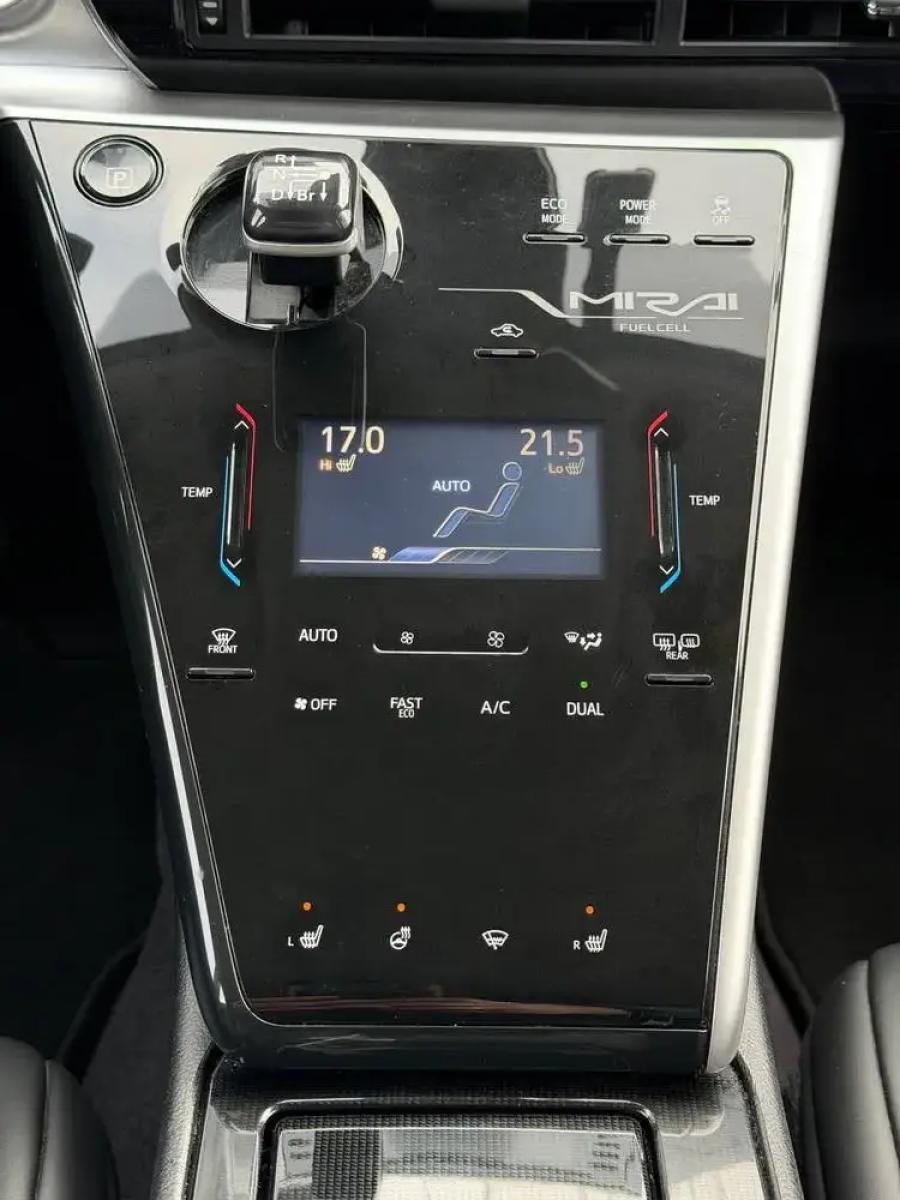 Toyota Mirai 2020 in Riga, with an engine capacity of 0.00 L and mileage of 49 thousand km for 6980 €, photo 19 on AUTOMOTO.COM.LV