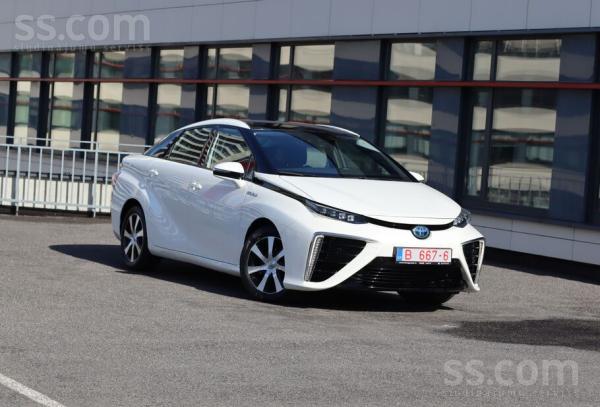 White Toyota Mirai 2020 in Riga, with an engine capacity of 0.00 L and mileage of 49 thousand km for 6980 €, photo 1 on AUTOMOTO.COM.LV