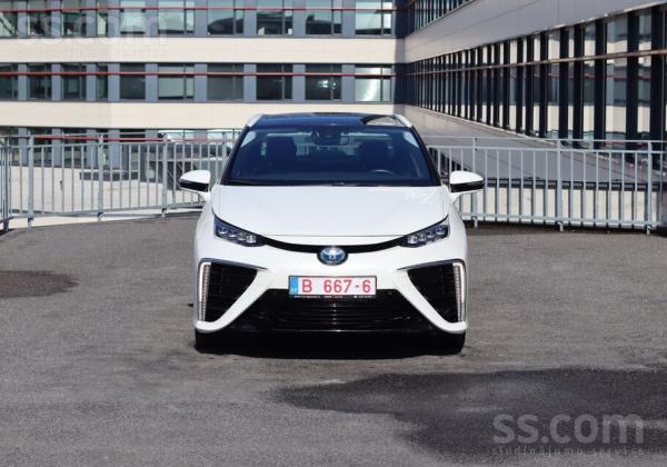 White Toyota Mirai 2020 in Riga, with an engine capacity of 0.00 L and mileage of 49 thousand km for 6980 €, photo 2 on AUTOMOTO.COM.LV