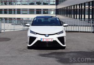 White Toyota Mirai 2020 in Riga, with an engine capacity of 0.00 L and mileage of 49 thousand km for 6980 €, photo 3 on AUTOMOTO.COM.LV