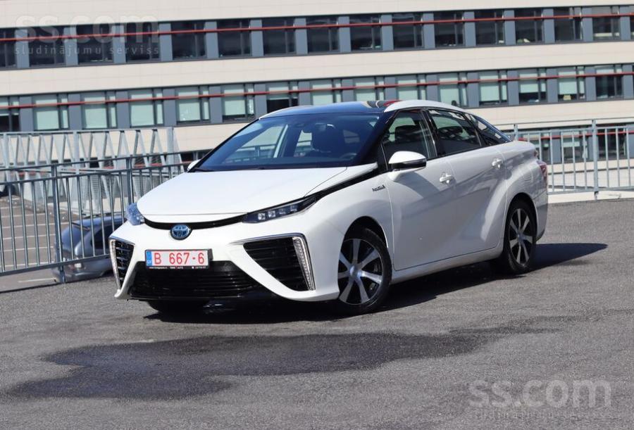White Toyota Mirai 2020 in Riga, with an engine capacity of 0.00 L and mileage of 49 thousand km for 6980 €, photo 4 on AUTOMOTO.COM.LV