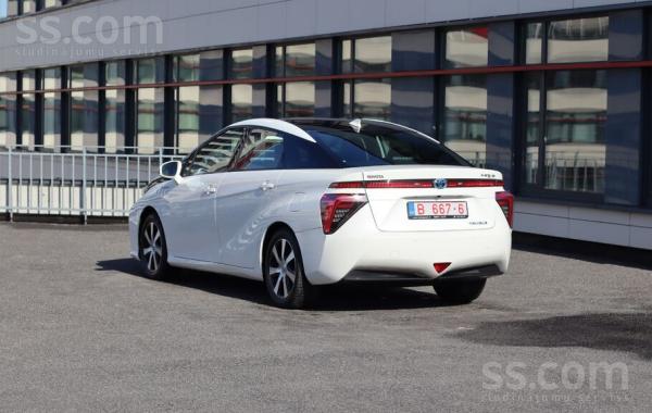 White Toyota Mirai 2020 in Riga, with an engine capacity of 0.00 L and mileage of 49 thousand km for 6980 €, photo 4 on AUTOMOTO.COM.LV