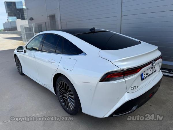 Белый Тойота Mirai 2022 в Таллин, объемом двигателя 0.00 л и пробегом 12 тыс. км за 16995 €, фото 5 на AUTOMOTO.COM.LV