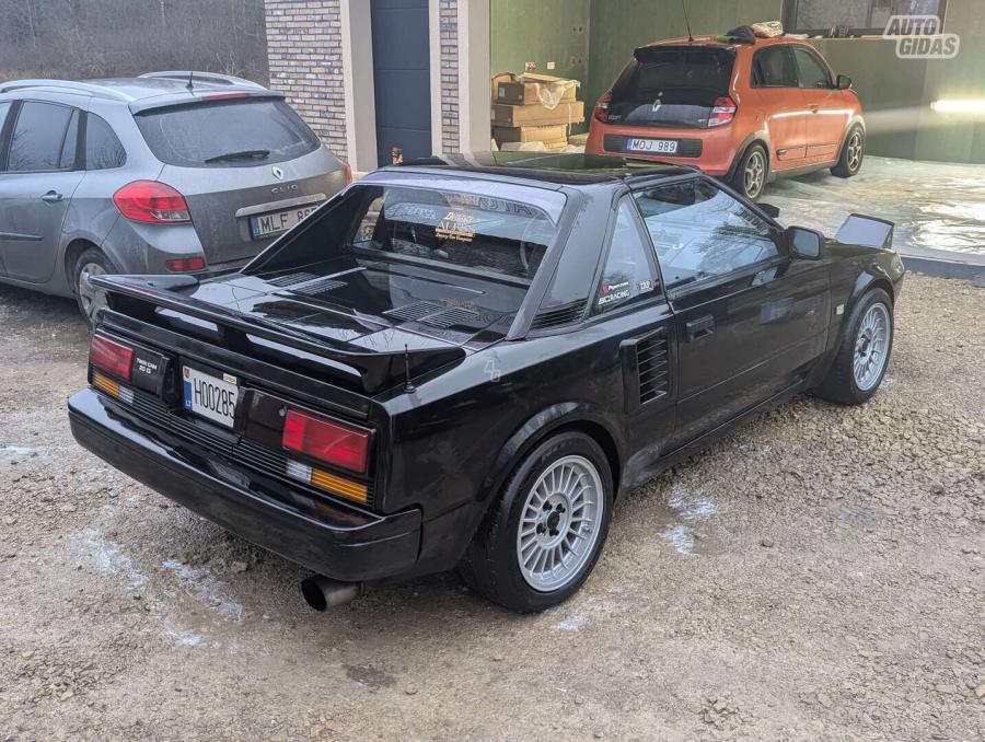 Melns Toyota MR2 1988 Viļņa, ar dzinēja tilpumu 1.60 L un nobraukumu 231 tūkst. km par 19000 €, foto 15 vietnē AUTOMOTO.COM.LV