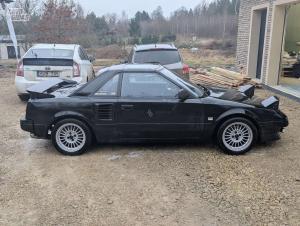 Melns Toyota MR2 1988 Viļņa, ar dzinēja tilpumu 1.60 L un nobraukumu 231 tūkst. km par 19000 €, foto 16 vietnē AUTOMOTO.COM.LV