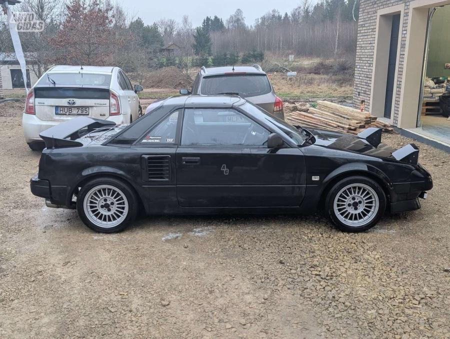 Melns Toyota MR2 1988 Viļņa, ar dzinēja tilpumu 1.60 L un nobraukumu 231 tūkst. km par 19000 €, foto 16 vietnē AUTOMOTO.COM.LV