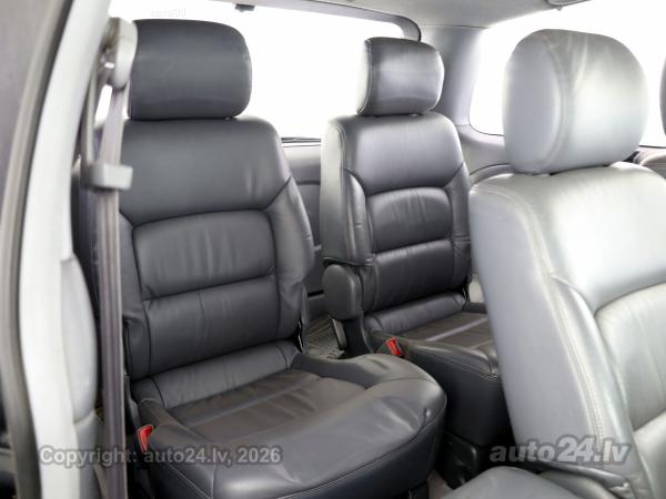 Melns Toyota Previa 2003 Tallina, ar dzinēja tilpumu 2.40 L un nobraukumu 283 tūkst. km par 1699 €, foto 8 vietnē AUTOMOTO.COM.LV