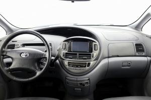 Black Toyota Previa 2003 in Tallinn, with an engine capacity of 2.40 L and mileage of 283 thousand km for 1099 €, photo 6 on AUTOMOTO.COM.LV