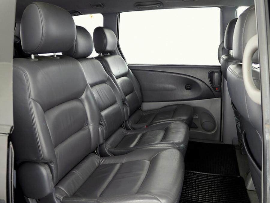 Black Toyota Previa 2003 in Tallinn, with an engine capacity of 2.40 L and mileage of 283 thousand km for 1099 €, photo 8 on AUTOMOTO.COM.LV