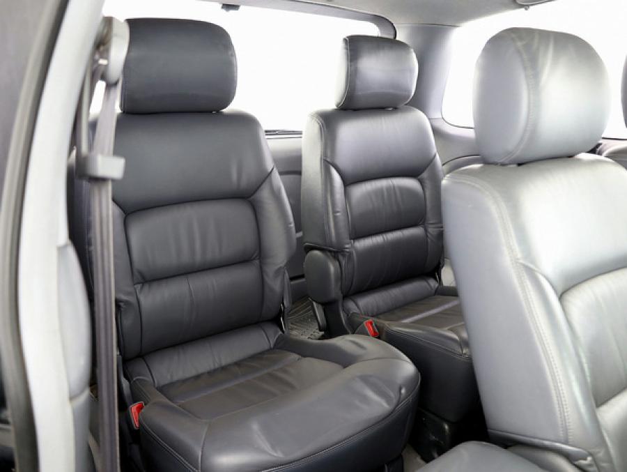 Black Toyota Previa 2003 in Tallinn, with an engine capacity of 2.40 L and mileage of 283 thousand km for 1099 €, photo 9 on AUTOMOTO.COM.LV