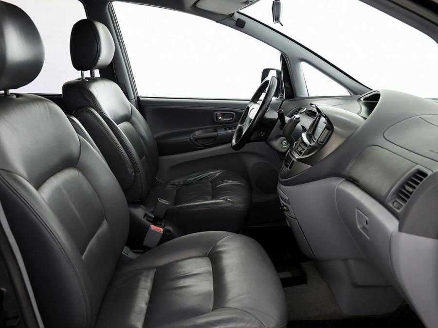 Black Toyota Previa 2003 in Tallinn, with an engine capacity of 2.40 L and mileage of 283 thousand km for 1099 €, photo 15 on AUTOMOTO.COM.LV