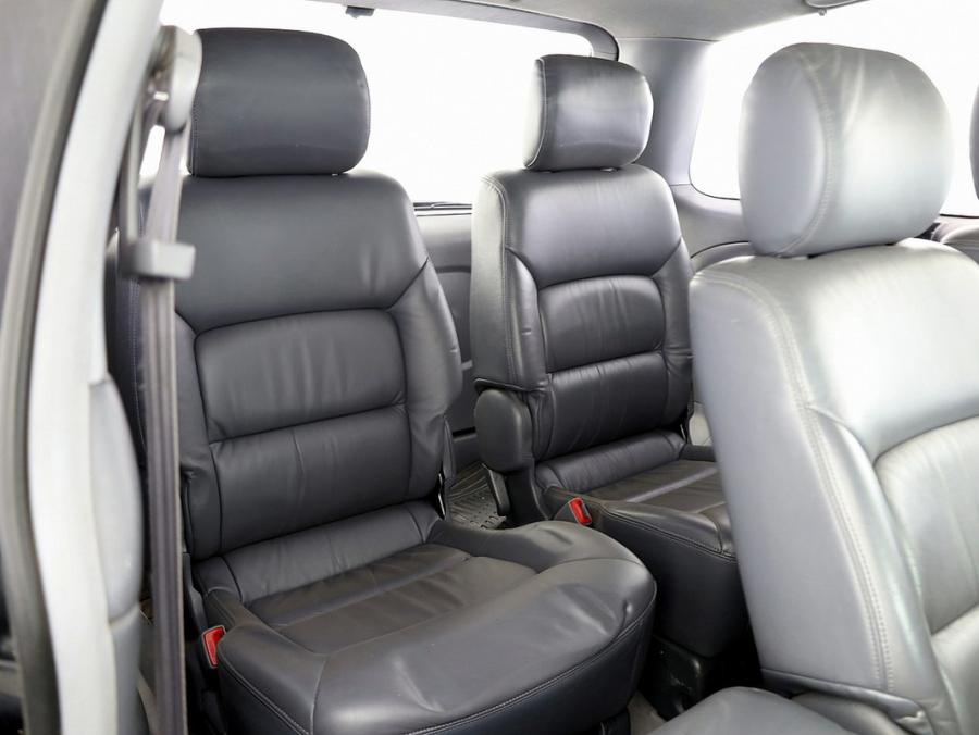Black Toyota Previa 2003 in Tallinn, with an engine capacity of 2.40 L and mileage of 283 thousand km for 1099 €, photo 17 on AUTOMOTO.COM.LV