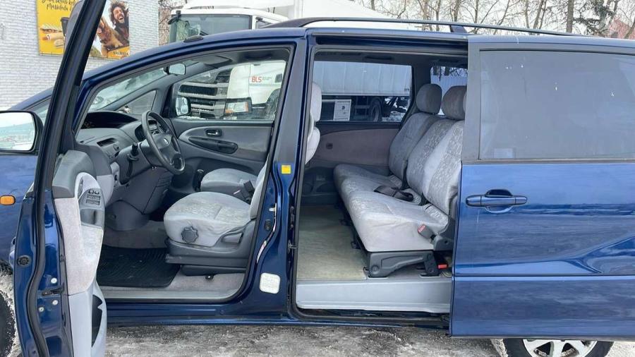 Zils Toyota Previa 2002 Marijampole, ar dzinēja tilpumu 2.36 L un nobraukumu 300 tūkst. km par 2250 €, foto 7 vietnē AUTOMOTO.COM.LV