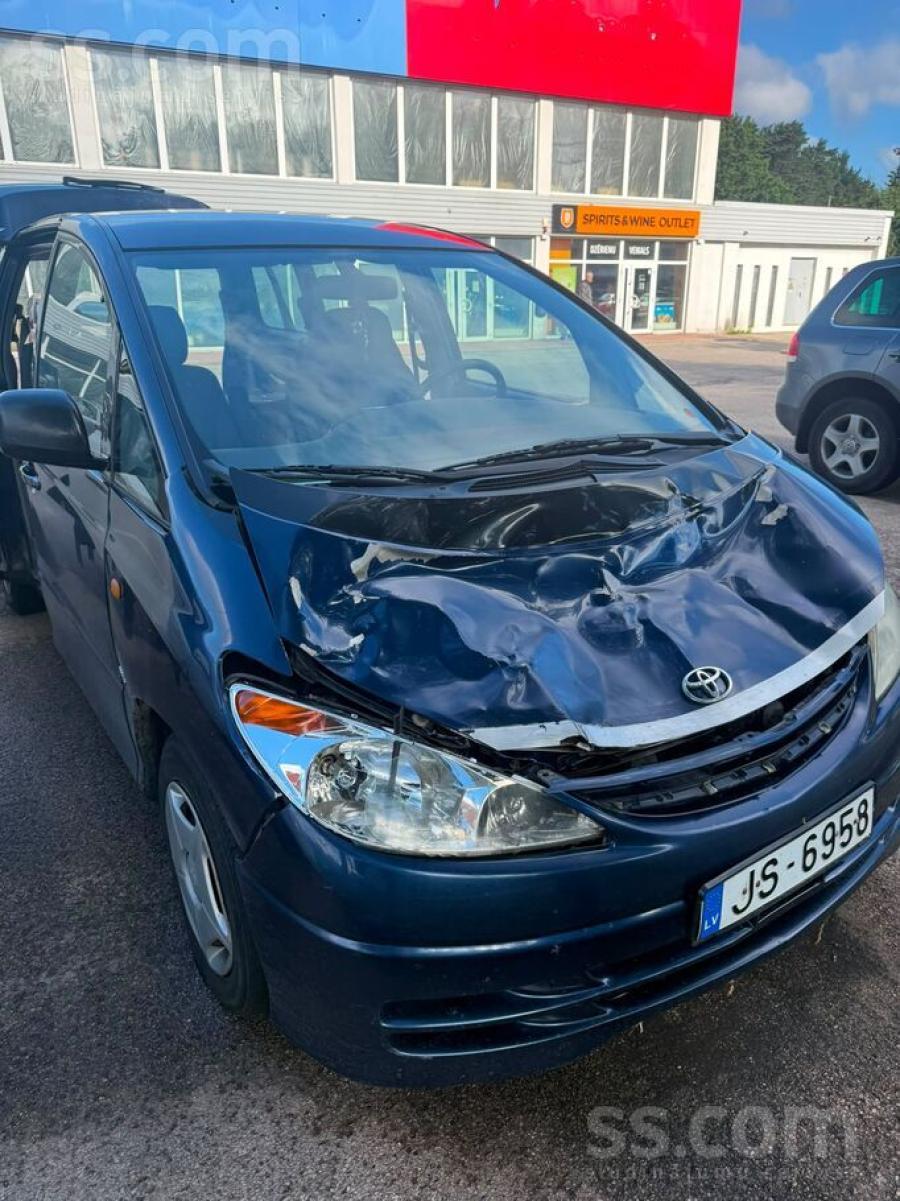 Zils Toyota Previa 2002 Rīga, ar dzinēja tilpumu 2.00 L un nobraukumu 400 tūkst. km par 750 €, foto 1 vietnē AUTOMOTO.COM.LV