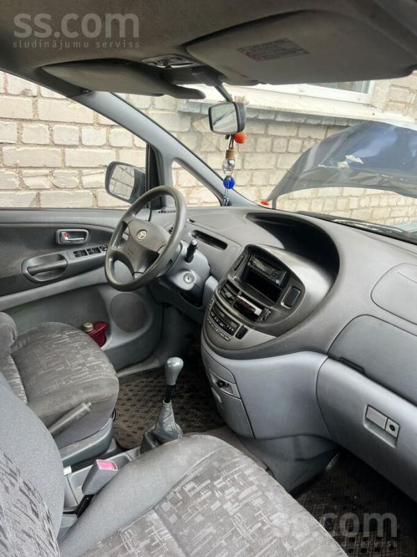 Zils Toyota Previa 2002 Rīga, ar dzinēja tilpumu 2.00 L un nobraukumu 400 tūkst. km par 750 €, foto 4 vietnē AUTOMOTO.COM.LV