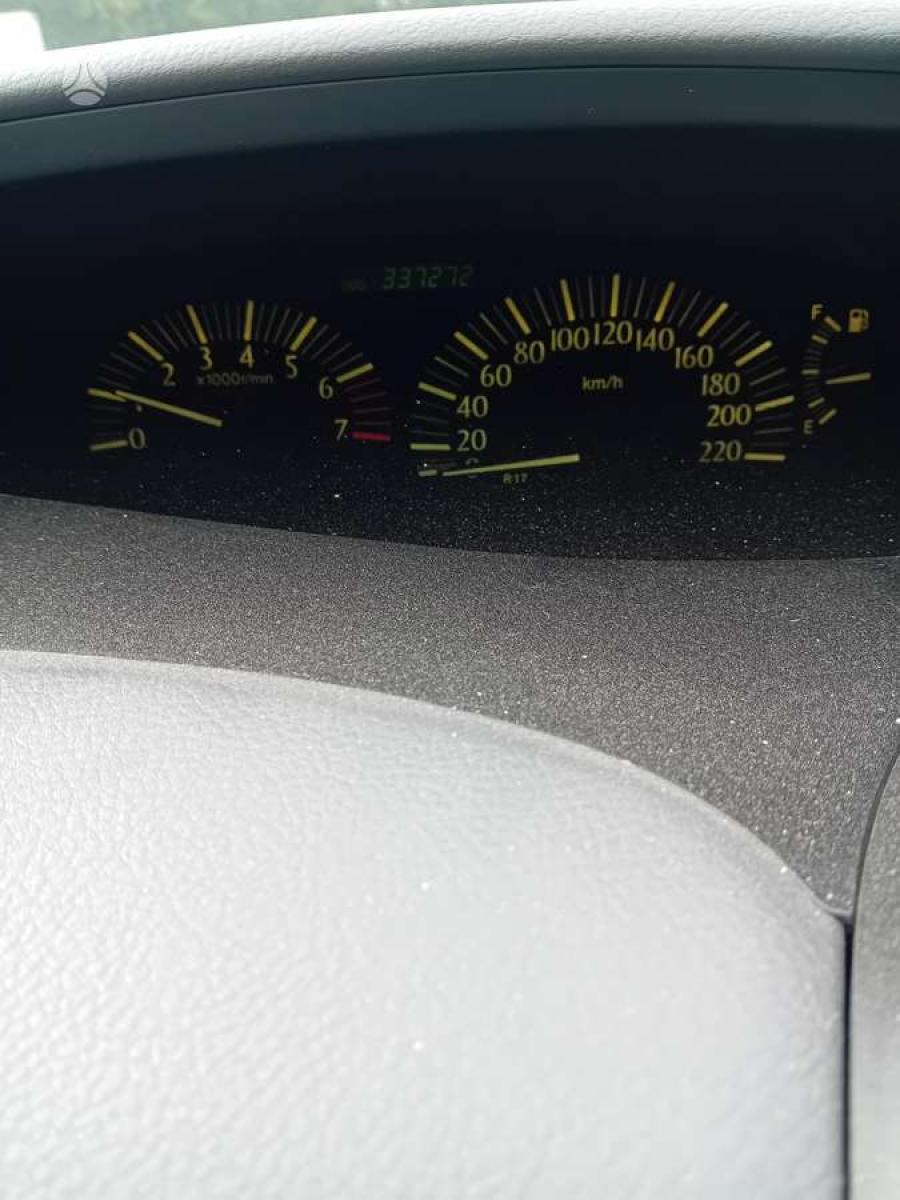 Blue Toyota Previa 2002 in Klaipeda, with an engine capacity of 2.40 L and mileage of 337 thousand km for 3350 €, photo 9 on AUTOMOTO.COM.LV