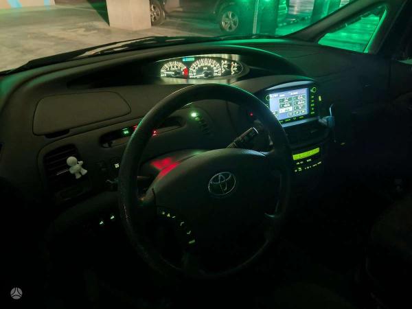 Blue Toyota Previa 2005 in Vilnius, with an engine capacity of 2.36 L and mileage of 317 thousand km for 2999 €, photo 5 on AUTOMOTO.COM.LV