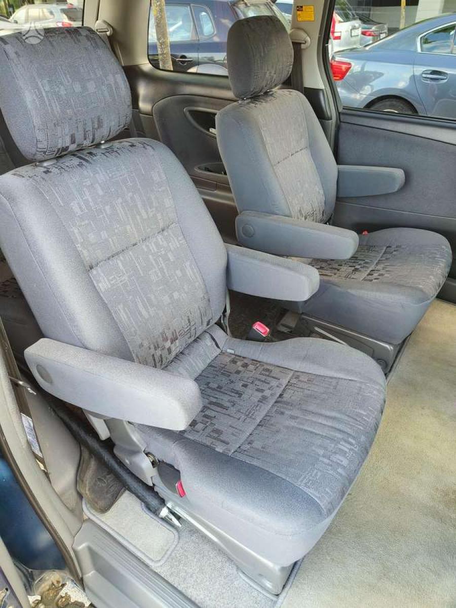 Zils Toyota Previa 2005 Viļņa, ar dzinēja tilpumu 2.36 L un nobraukumu 317 tūkst. km par 2999 €, foto 17 vietnē AUTOMOTO.COM.LV