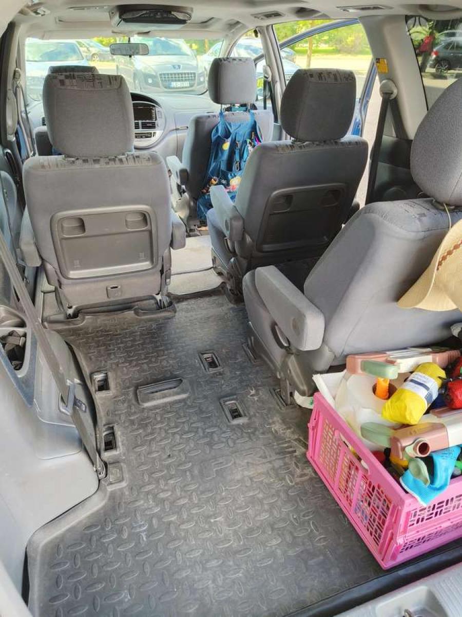 Zils Toyota Previa 2005 Viļņa, ar dzinēja tilpumu 2.36 L un nobraukumu 317 tūkst. km par 2999 €, foto 20 vietnē AUTOMOTO.COM.LV