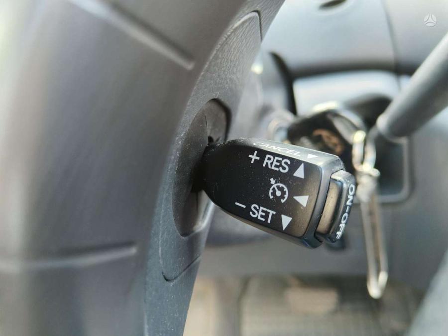 Zils Toyota Previa 2005 Viļņa, ar dzinēja tilpumu 2.36 L un nobraukumu 317 tūkst. km par 2999 €, foto 27 vietnē AUTOMOTO.COM.LV