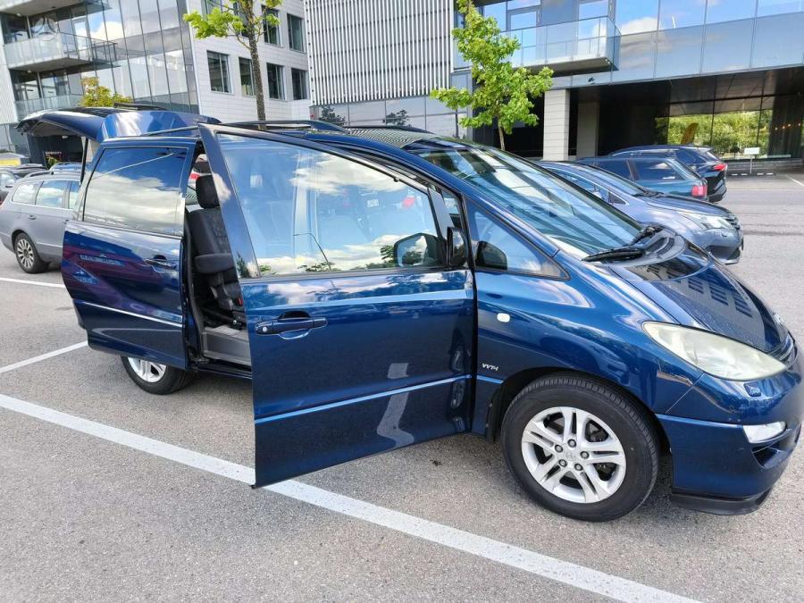 Zils Toyota Previa 2005 Viļņa, ar dzinēja tilpumu 2.36 L un nobraukumu 317 tūkst. km par 2999 €, foto 30 vietnē AUTOMOTO.COM.LV