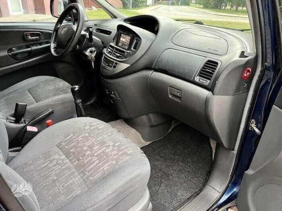 Zils Toyota Previa 2005 Šauļi, ar dzinēja tilpumu 2.00 L un nobraukumu 330 tūkst. km par 2350 €, foto 11 vietnē AUTOMOTO.COM.LV