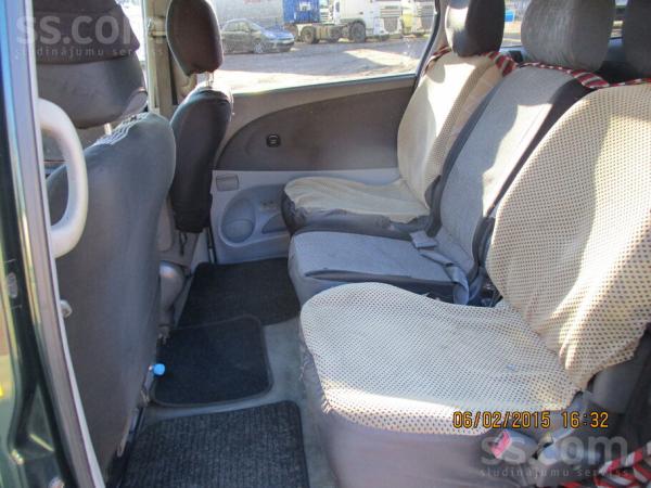 Green Toyota Previa 2002 in Riga, with an engine capacity of 2.00 L and mileage of 300 thousand km for 2000 €, photo 8 on AUTOMOTO.COM.LV
