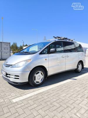 Pelēks Toyota Previa 2000 Panevēža, ar dzinēja tilpumu 2.40 L un nobraukumu 400 tūkst. km par 2500 €, foto  vietnē AUTOMOTO.COM.LV
