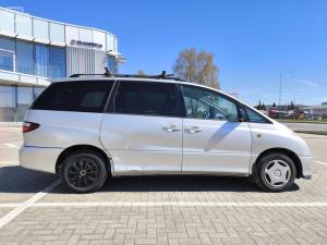 Grey Toyota Previa 2000 in Panevezys, with an engine capacity of 2.40 L and mileage of 400 thousand km for 2500 €, photo 9 on AUTOMOTO.COM.LV