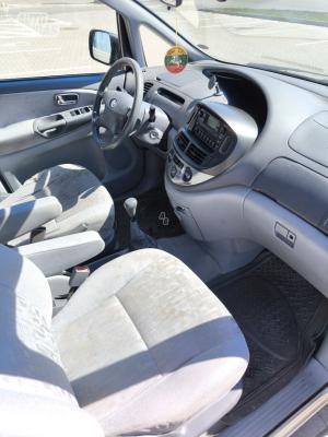 Grey Toyota Previa 2000 in Panevezys, with an engine capacity of 2.40 L and mileage of 400 thousand km for 2500 €, photo 23 on AUTOMOTO.COM.LV