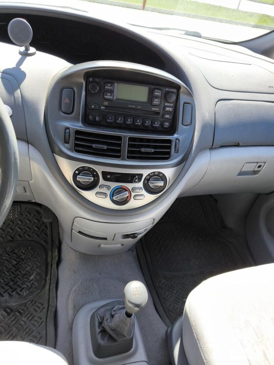 Grey Toyota Previa 2000 in Panevezys, with an engine capacity of 2.40 L and mileage of 400 thousand km for 2500 €, photo 29 on AUTOMOTO.COM.LV