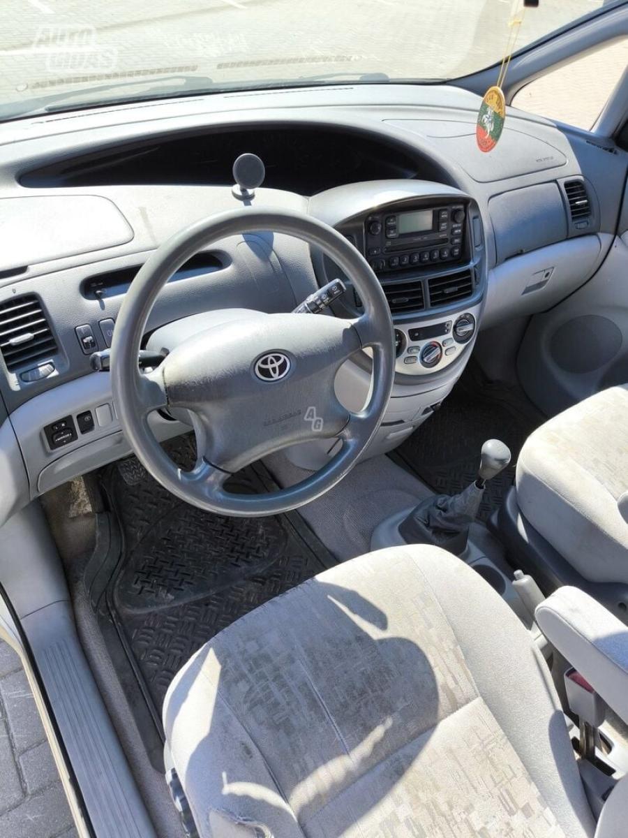 Grey Toyota Previa 2000 in Panevezys, with an engine capacity of 2.40 L and mileage of 400 thousand km for 2500 €, photo 30 on AUTOMOTO.COM.LV