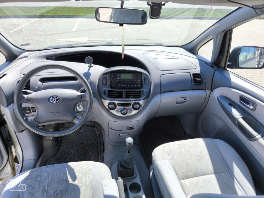 Grey Toyota Previa 2000 in Panevezys, with an engine capacity of 2.40 L and mileage of 400 thousand km for 2500 €, photo 31 on AUTOMOTO.COM.LV