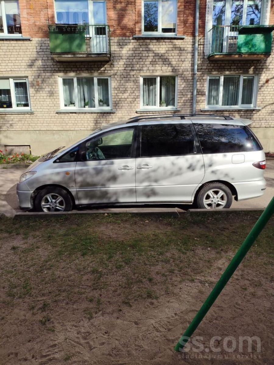 Grey Toyota Previa 2001 in Daugavpils, with an engine capacity of 2.00 L and mileage of 380 thousand km for 1000 €, photo 9 on AUTOMOTO.COM.LV