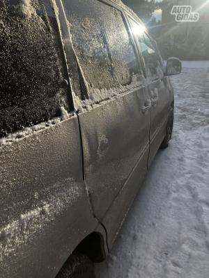 Pelēks Toyota Previa 2001 Panevēža, ar dzinēja tilpumu 2.00 L un nobraukumu 306 tūkst. km par 1000 €, foto 7 vietnē AUTOMOTO.COM.LV