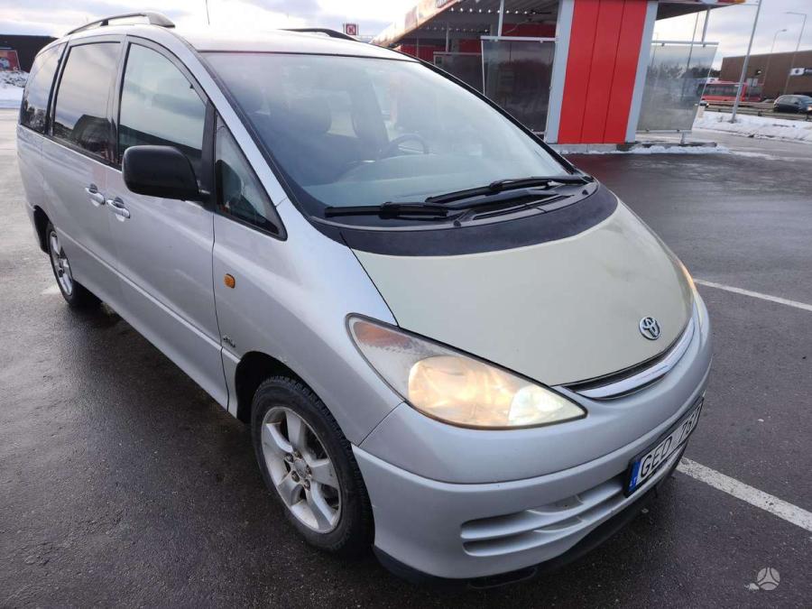 Grey Toyota Previa 2002 in Vilnius, with an engine capacity of 0.00 L and mileage of 304 thousand km for 1000 €, photo 2 on AUTOMOTO.COM.LV