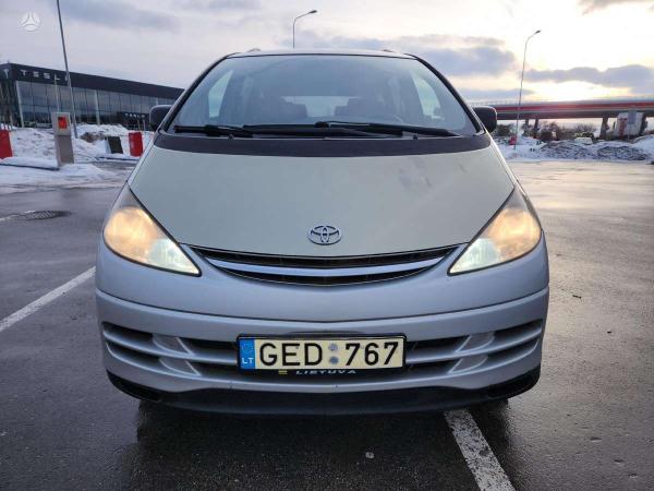 Grey Toyota Previa 2002 in Vilnius, with an engine capacity of 0.00 L and mileage of 304 thousand km for 1000 €, photo 3 on AUTOMOTO.COM.LV
