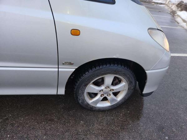 Grey Toyota Previa 2002 in Vilnius, with an engine capacity of 0.00 L and mileage of 304 thousand km for 1000 €, photo 10 on AUTOMOTO.COM.LV