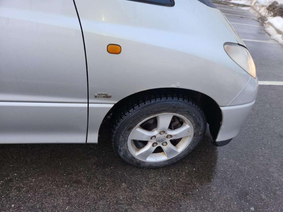 Grey Toyota Previa 2002 in Vilnius, with an engine capacity of 0.00 L and mileage of 304 thousand km for 1000 €, photo 10 on AUTOMOTO.COM.LV