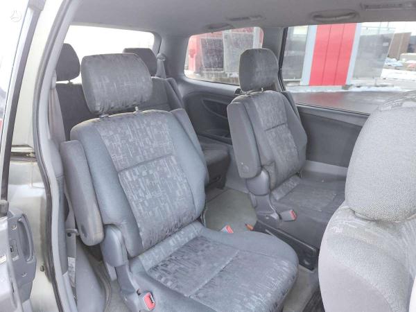 Grey Toyota Previa 2002 in Vilnius, with an engine capacity of 0.00 L and mileage of 304 thousand km for 1000 €, photo 11 on AUTOMOTO.COM.LV